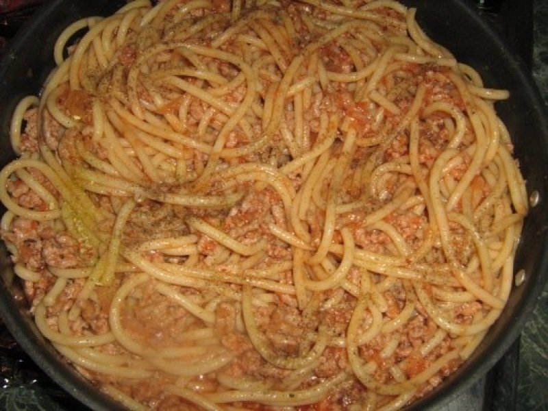 Macaroane cu carne tocata | Retete culinare | Gustos.ro