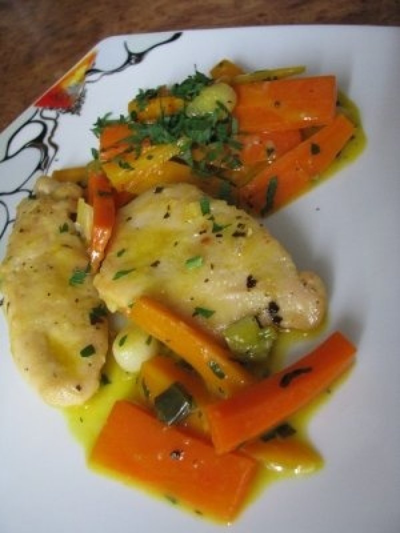 Piept de pui cu morcovi in suc de portocale | Retete culinare | Gustos.ro
