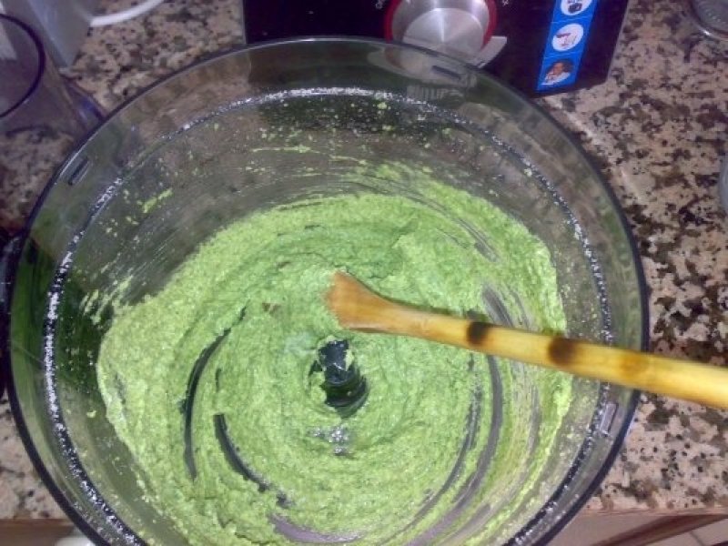 Pesto de busuioc | Retete culinare | Gustos.ro