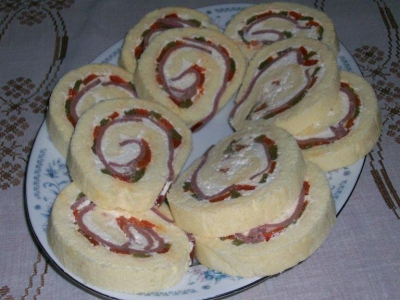 Rulada-aperitiv | Retete culinare | Gustos.ro