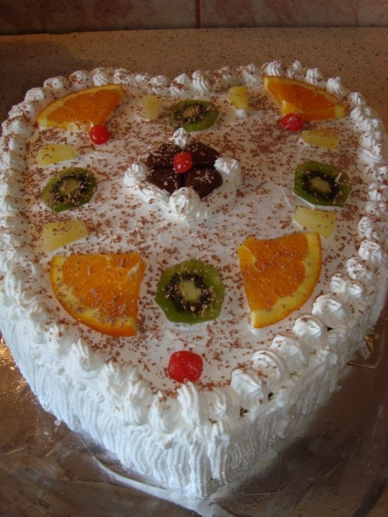 Tort cu fructe de Valentine's Day | Retete culinare | Gustos.ro