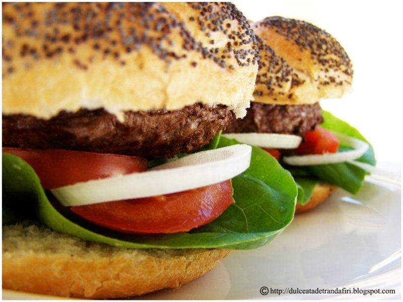 Hamburgeri "home-made" | Retete culinare | Gustos.ro