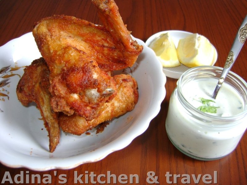 Aripi de pui Buffalo cu sos de smantana si ceapa verde | Retete ...