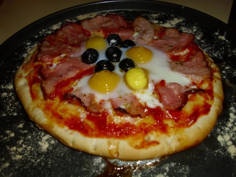 Pizza romana cu kaiser | Retete culinare | Gustos.ro