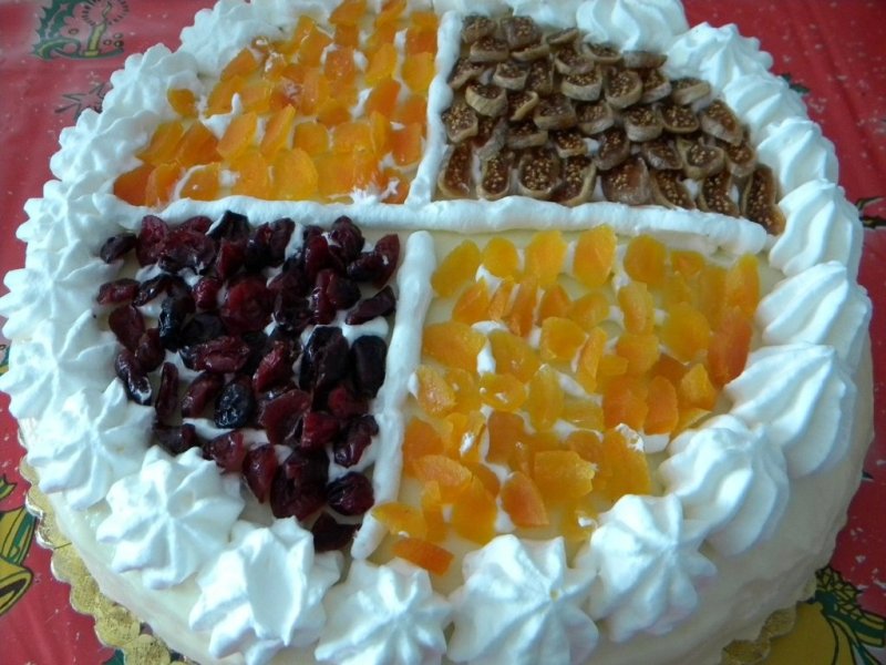 Tort cu mouse de ciocolata alba | Retete culinare | Gustos.ro