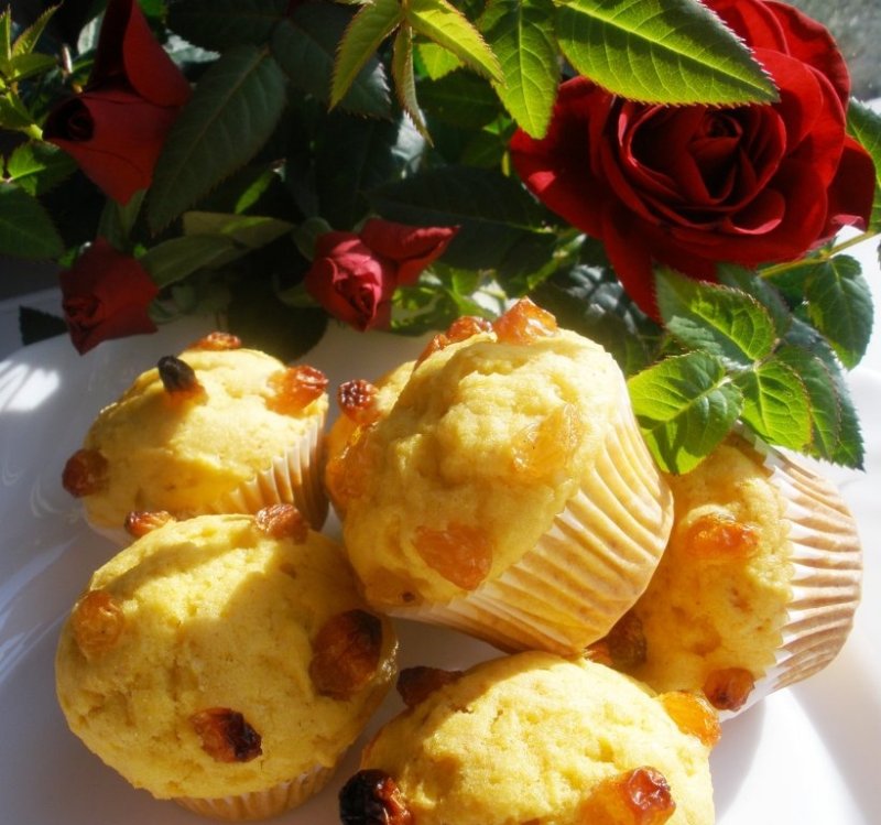 Mini cupcakes cu faina de malai si stafide | Retete culinare | Gustos.ro