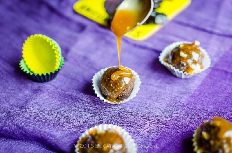 Bomboane cu ciocolata, nuci si prune uscate | Retete culinare | Gustos.ro