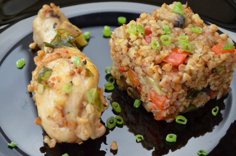 Ciocanele de pui cu hrisca si legume | Retete culinare | Gustos.ro