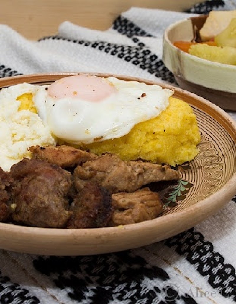 Tochitura moldoveneasca | Retete culinare | Gustos.ro