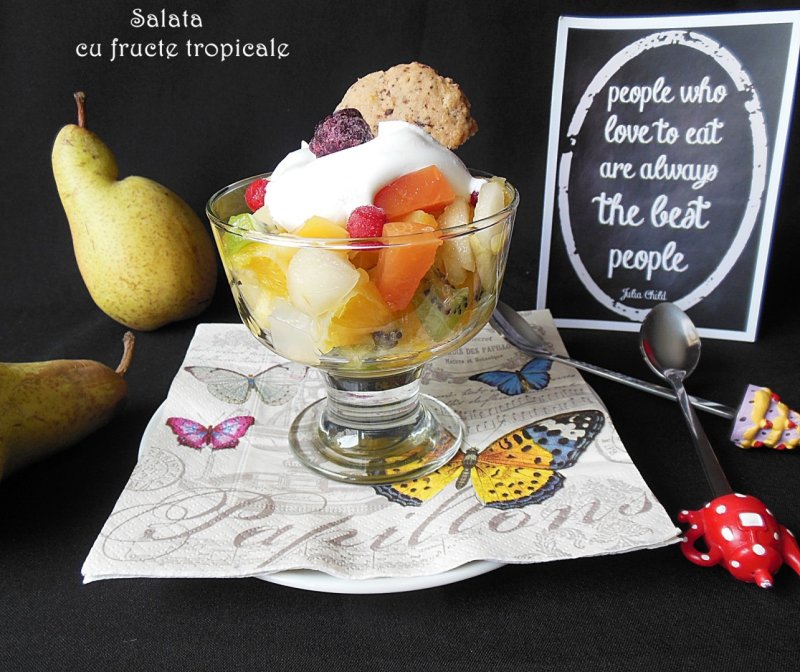 Salata cu fructe tropicale | Retete culinare | Gustos.ro
