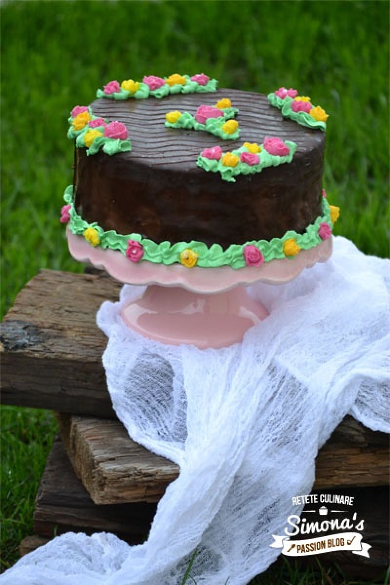 Tort cu ciocolata si fructe tropicale | Retete culinare | Gustos.ro