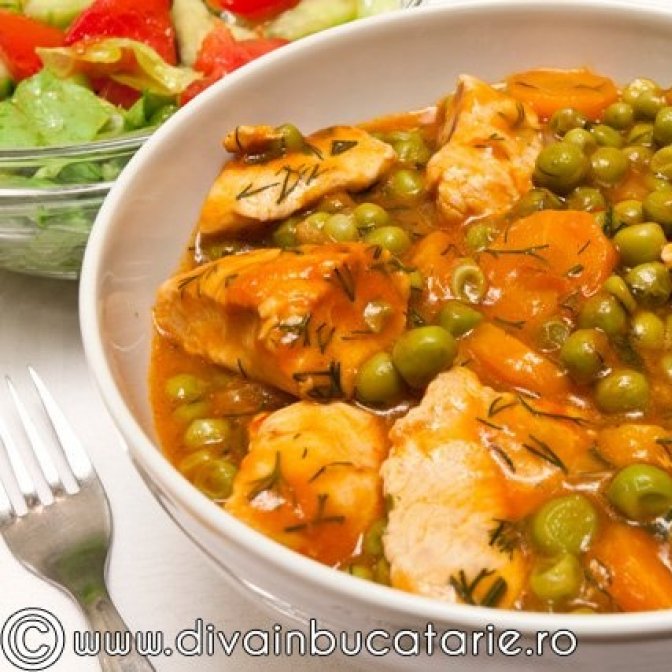 Rondele de somon cu sos de piper verde | Retete culinare | gustos.ro