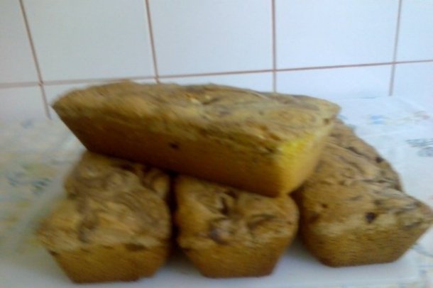 Chec cu rahat, nuca, cacao si stafide | Retete culinare | Gustos.ro