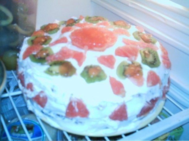 Tort cu frisca si fructe | Retete culinare | Gustos.ro