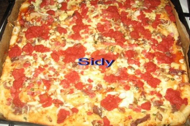 Pizza cu ciuperci si kaizer | Retete culinare | Gustos.ro