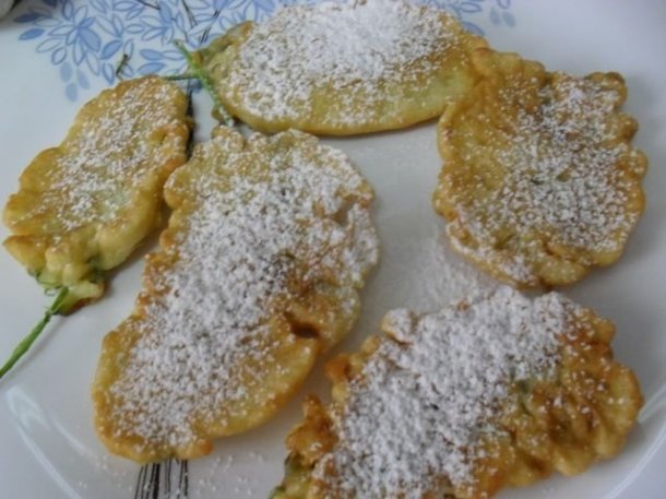 Soricei din flori de salcam | Retete culinare | Gustos.ro