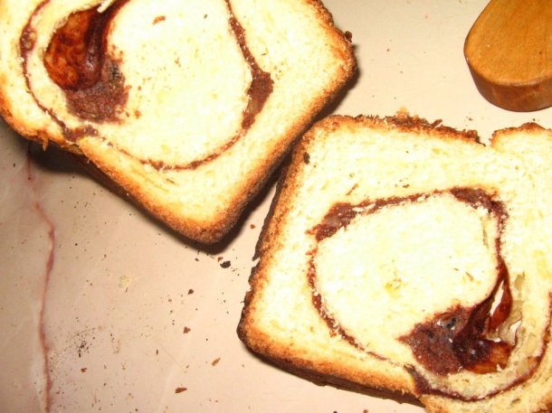 Cozonac cu crema de mac si fructe | Retete culinare | Gustos.ro