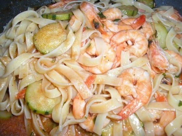 Tagliatelle cu creveti si dovlecel | Retete culinare | Gustos.ro