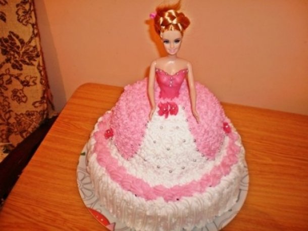 Tort Barbie | Retete culinare | Gustos.ro