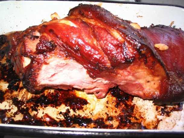 Ciolan afumat la cuptor cu cartofi copti | Retete culinare | Gustos.ro