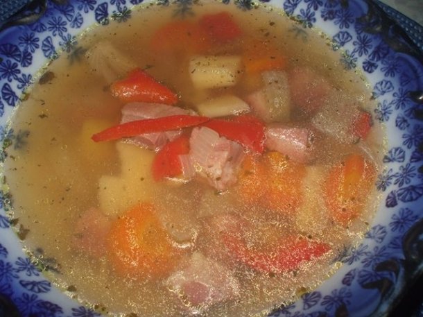 Bors taranesc cu carne afumata | Retete culinare | Gustos.ro