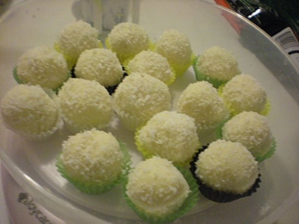 Bomboane "Raffaello" | Retete culinare | Gustos.ro