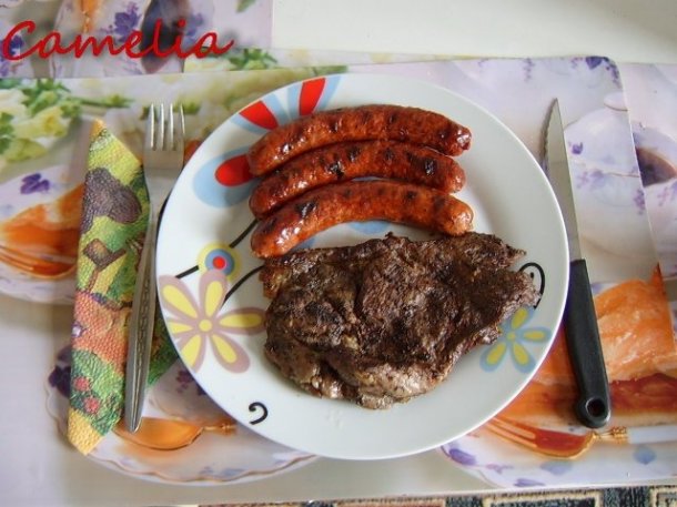 Ceafa de porc cu carnati la gratar | Retete culinare | Gustos.ro