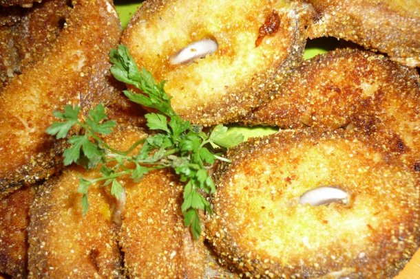 Sturion in crusta de pesmet cu malai | Retete culinare | Gustos.ro