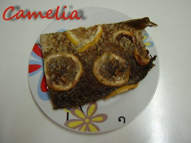 Crap romanesc in folie de aluminiu | Retete culinare | Gustos.ro