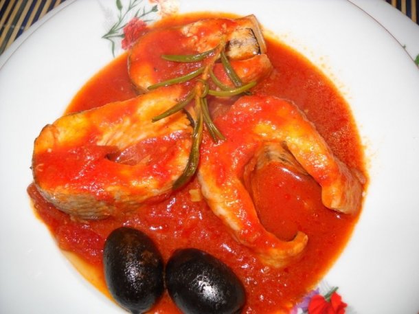 Merluciu cu rosii | Retete culinare | Gustos.ro