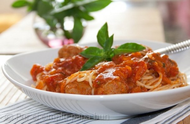 Paste cu chiftele din cârnați | Retete culinare | Gustos.ro