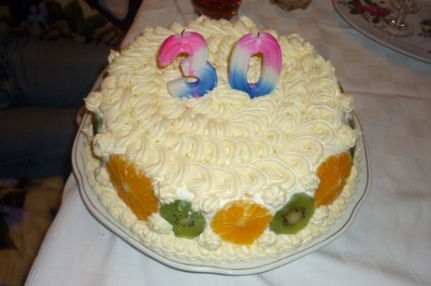 Tort usor de vara cu iaurt | Retete culinare | Gustos.ro