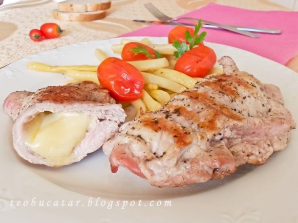 Snitel umplut cu cascaval | Retete culinare | Gustos.ro