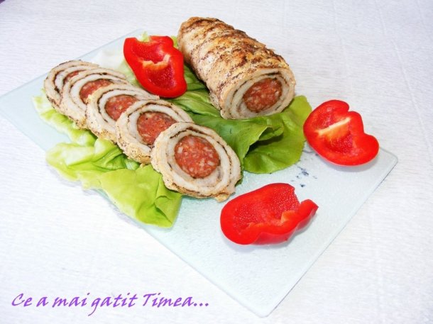 Rulada de porc cu carnat afumat | Retete culinare | Gustos.ro