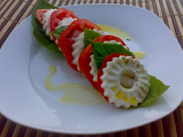 Salata Caprese | Retete culinare | Gustos.ro