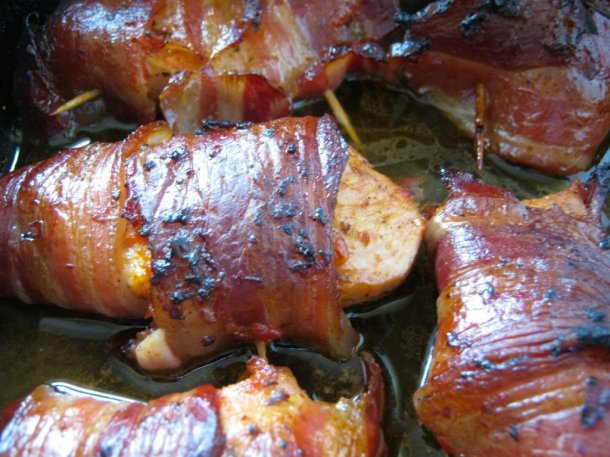 Piept de pui în piept de porc | Retete culinare | Gustos.ro