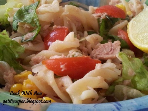 Salata Cu Ton | Retete culinare | Gustos.ro