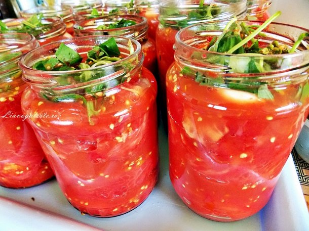 Rosii organice conservate | Retete culinare | Gustos.ro