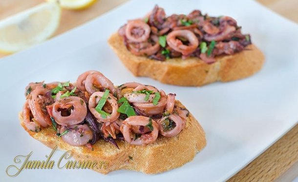 Crostini cu calamar | Retete culinare | Gustos.ro