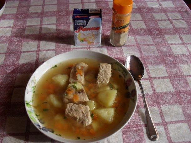 Supa de cartofi cu carne de porc | Retete culinare | Gustos.ro