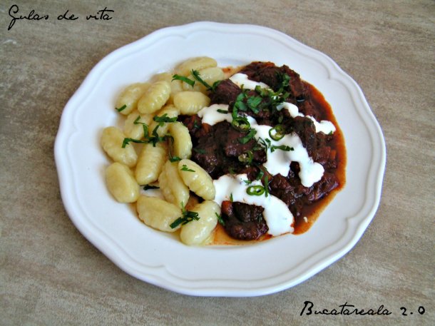 Gulas de vita | Retete culinare | Gustos.ro