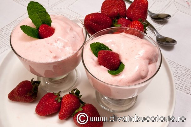 Spuma de capsuni | Retete culinare | Gustos.ro