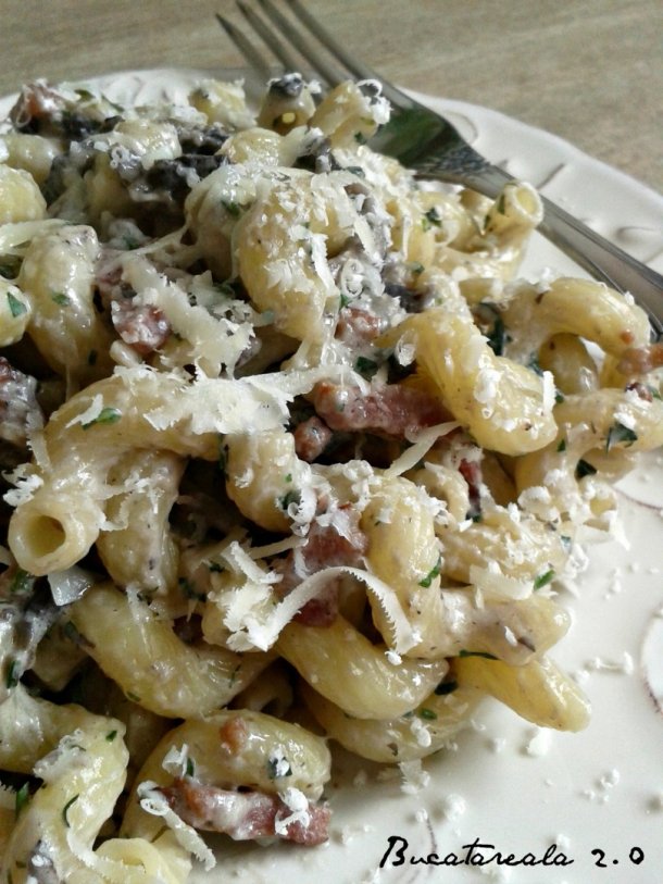 Paste cu bacon si ciuperci | Retete culinare | Gustos.ro
