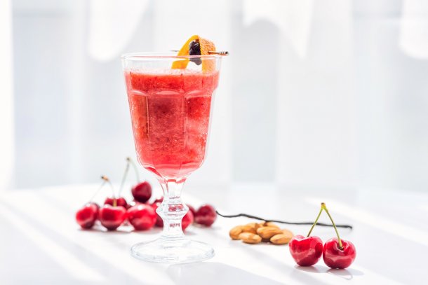 Cocktail cu Cirese si Amaretto | Retete culinare | Gustos.ro