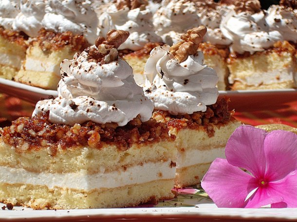 Prajitura cu krantz si crema de branza | Retete culinare | Gustos.ro