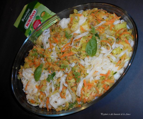 Paste de orez cu legume | Retete culinare | Gustos.ro