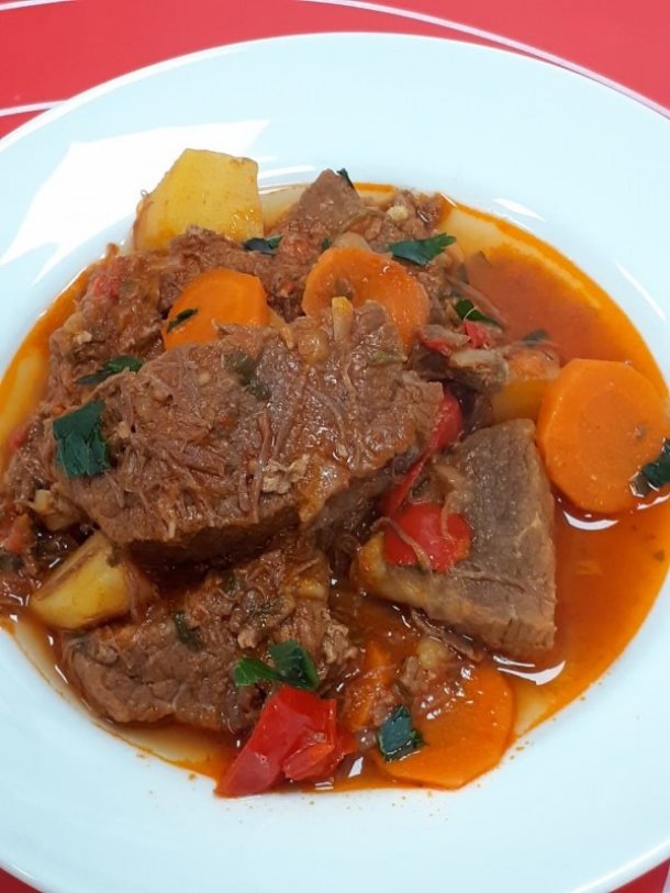 Gulas de vita | Retete culinare | Gustos.ro