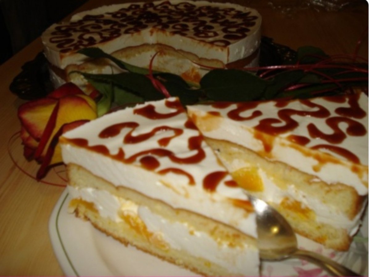 Tort cu iaurt si portocale | Retete culinare | Gustos.ro