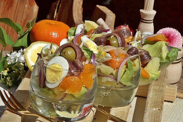 Salata cu file de ansoa | Retete culinare | Gustos.ro