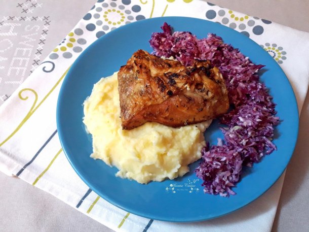 Pui fript pe gratar, cu piure si salata de varza | Retete culinare ...